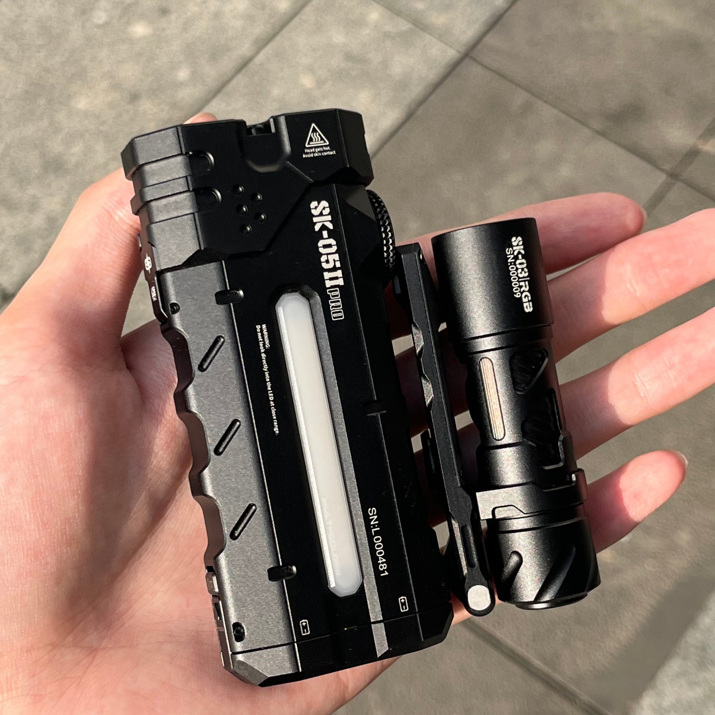 LOOP GEAR SK05 Pro 2 Black/Mao White Flat LED Flashlight – LOOPGEAR